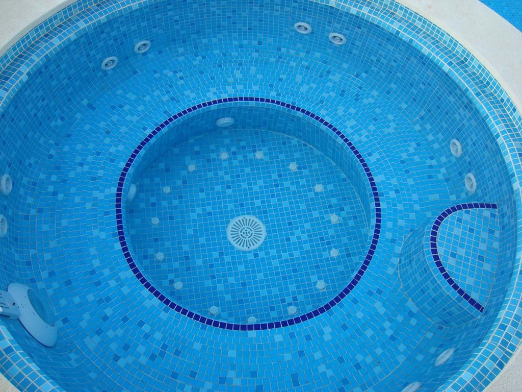 O que precisa de saber para construir um jacuzzi no seu hotel